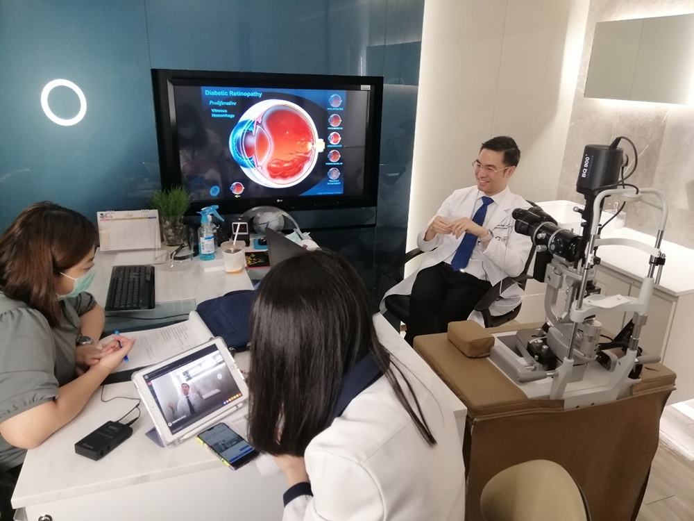 Facebook Live Eye Talk กับหมอตารัตนิน - นพ.ศีตธัช วงศ์กุลศิริ