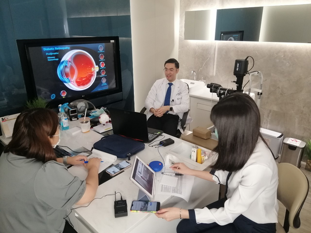 Facebook Live Eye Talk กับหมอตารัตนิน - นพ.ศีตธัช วงศ์กุลศิริ