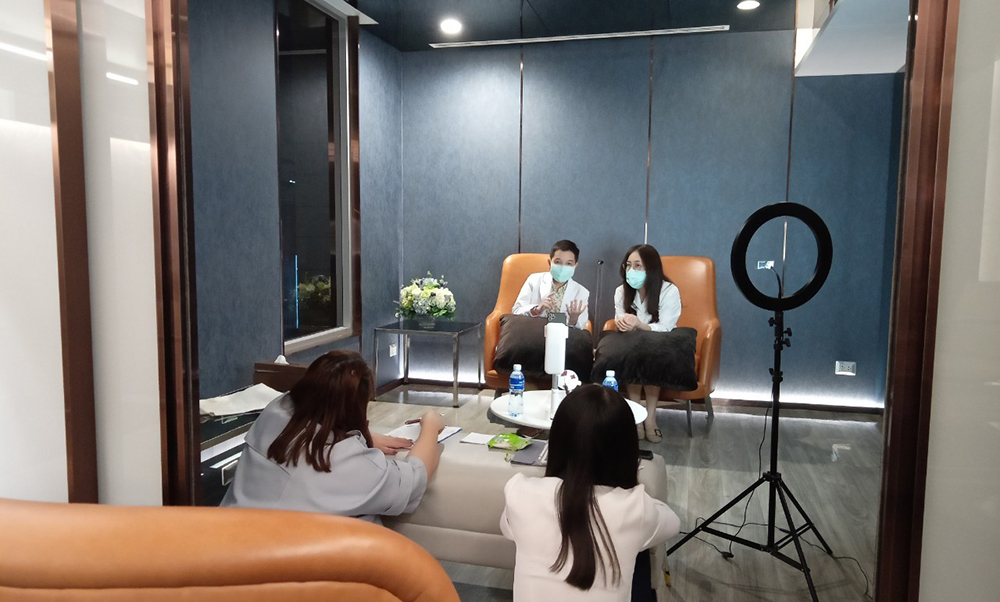 Facebook Live Eye Talk กับหมอตารัตนิน - พญ. อภิรดี และ พญ. ธิดารัตน์ ...